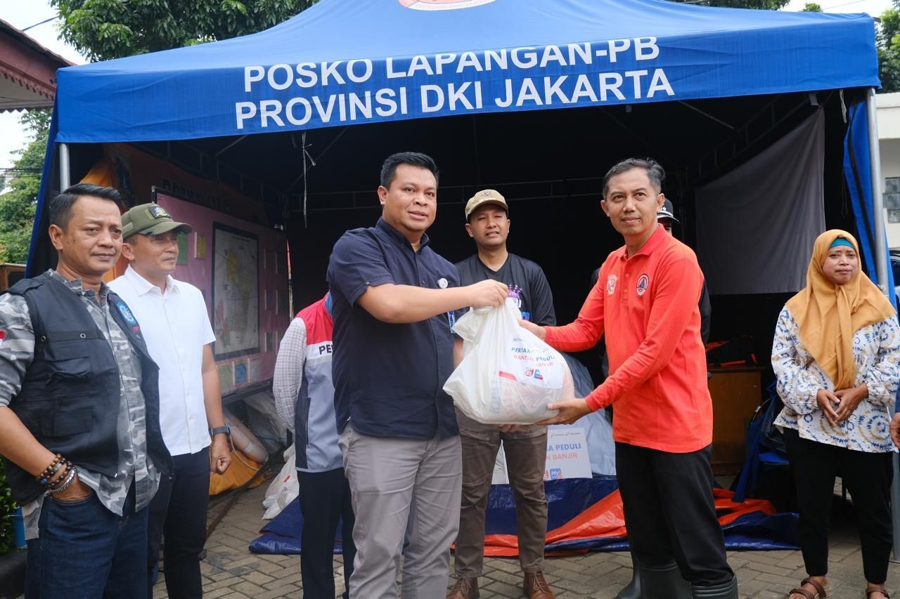 PT Pertamina Patra Niaga Regional JBB Salurkan Bantuan untuk Korban Banjir di Jakarta Timur ...